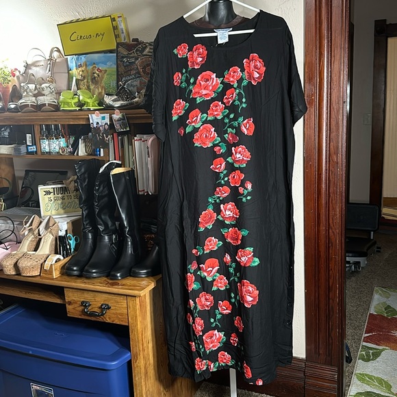 The Paragon | Dresses | New Maxi Dress 2x Viscose Rose Print On Black ...